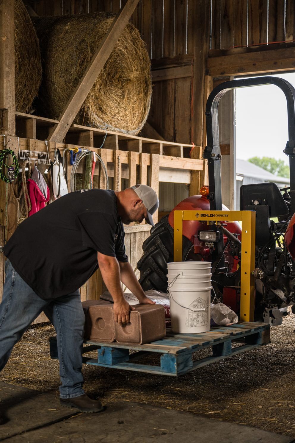 Behlen Country 3-Point Carry All, 1000-Lb